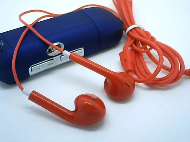 2013 New wholesales AAA battery USB Digital mp3 Player with 8GB memory ...