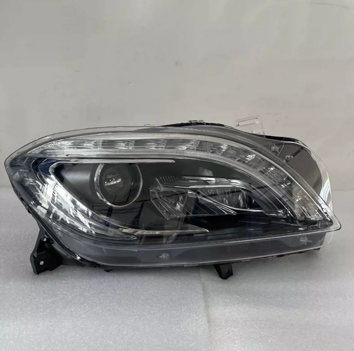 For-Mercedes-Benz-ML166-ML300-ML350-ML400-LED-Headlight-2013-2016-half ...