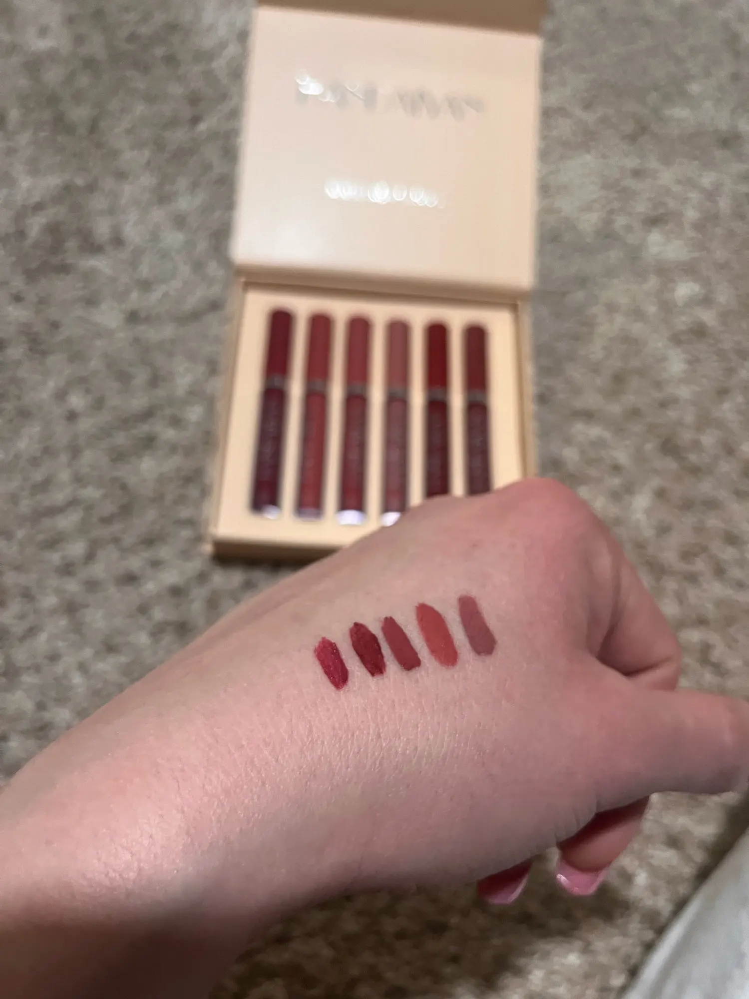 Handiyan Pack of 12 Lip Gloss – The Effect Online