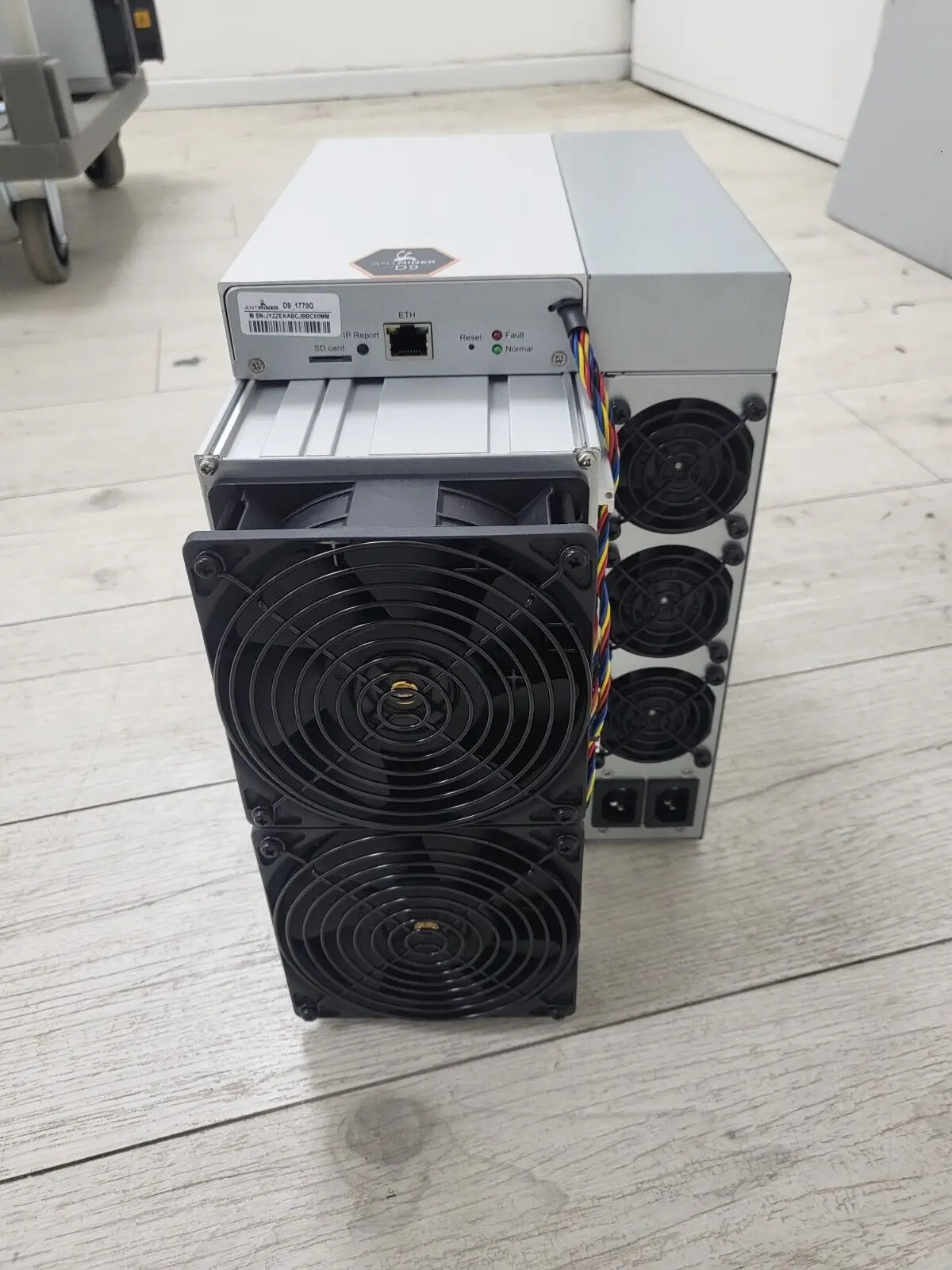 Antminer D9 (1770Gh) de Bitmain mining X11, con un hashrate máximo de 1 ...