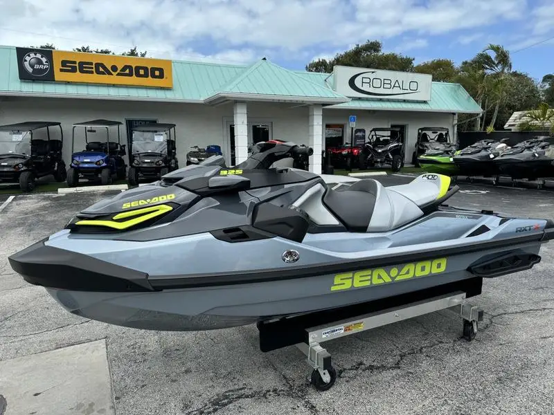 Jet-Ski-metal-verde-Ice-Jet-Ski-RXT-X-325-2022-Sea-Doo.jpg