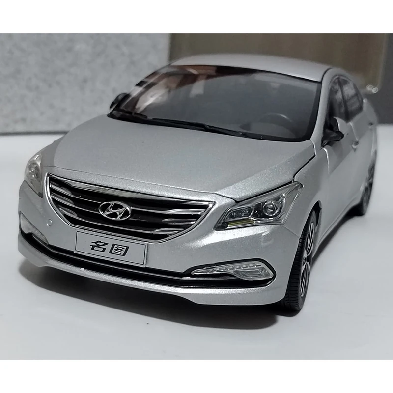 Diecast 1:18 Scale Beijing HYUNDAI MISTRA Alloy Car Model Collection ...