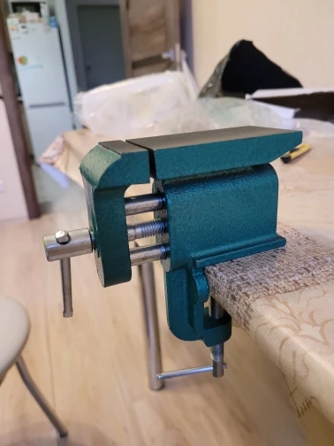 Woodworking DIY Clamp-On Bench Vise - Mavigadget