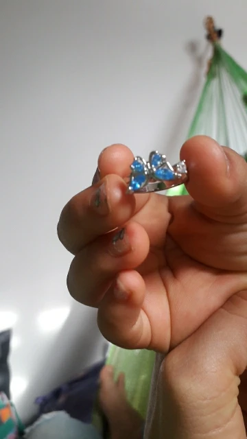 Beady fidget ring in gold – Twirling