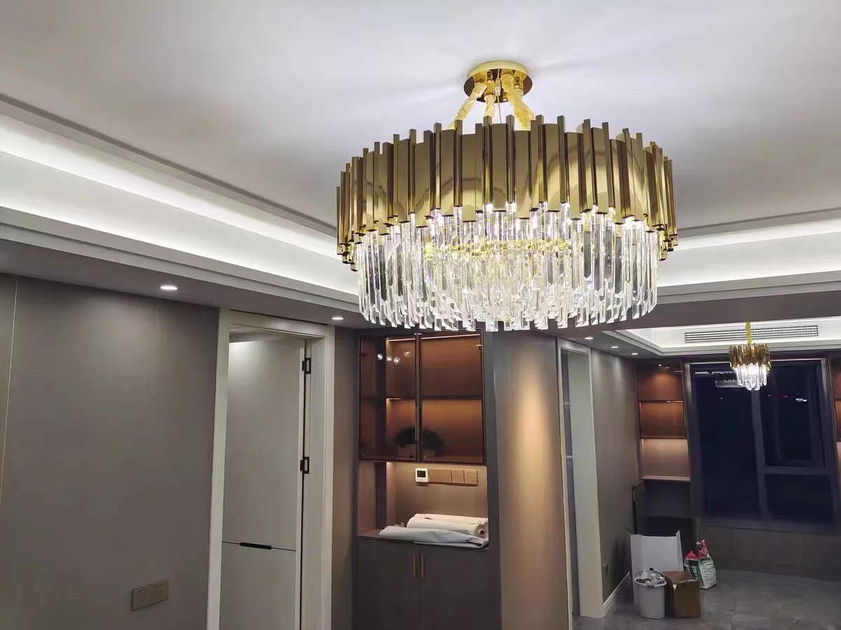 Queen Elizabeth Chandelier – NYRALONDON