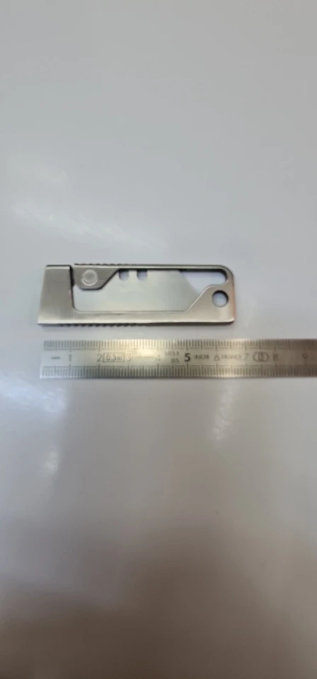 Quark Tool - The Minimal Keychain Utility Knife – The Quark Tool