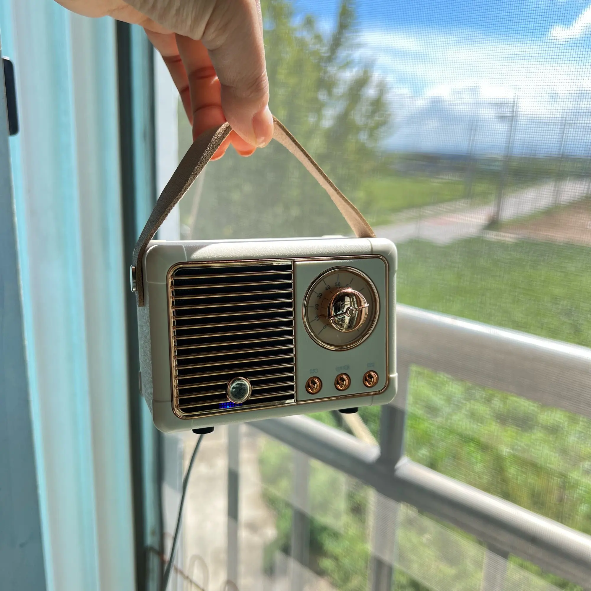 Mini Retro Radio Bluetooth Speaker - Mavigadget