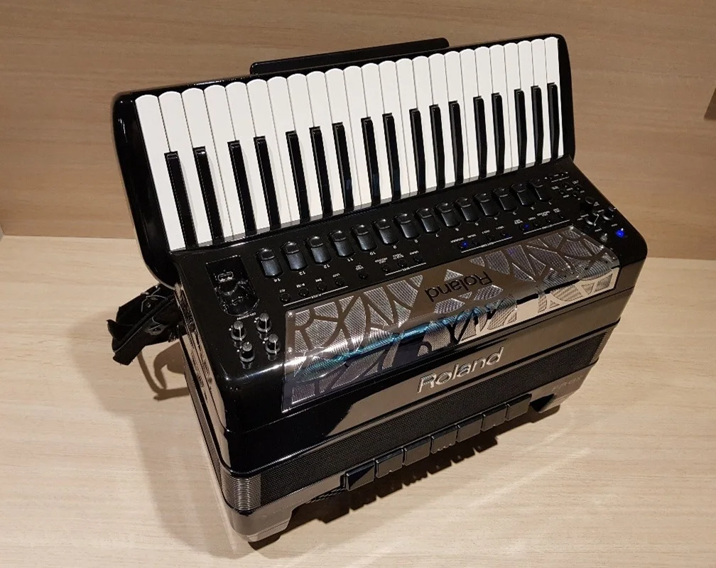 NEW DEAL! Roland V Accordion Dallape FR 8X Black Electronic accordion ...
