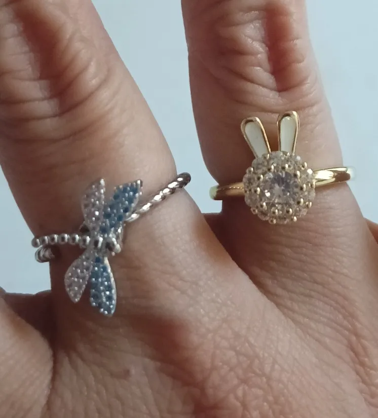 Beady fidget ring in gold – Twirling