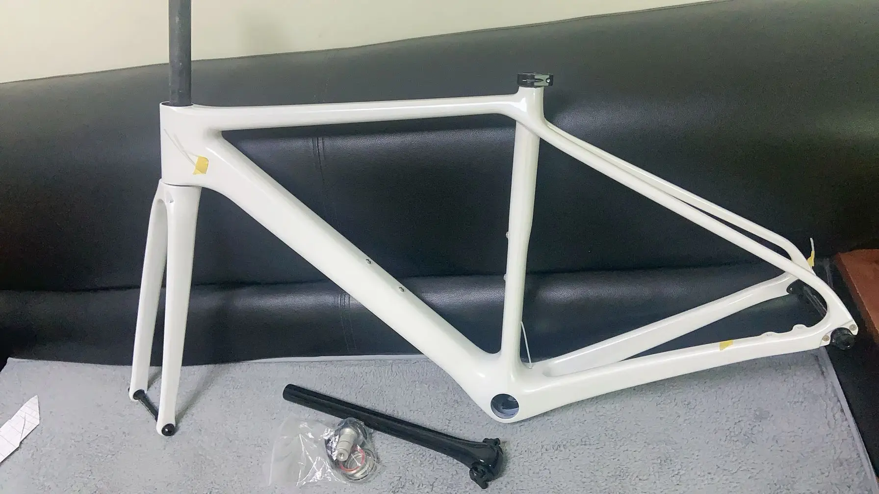 Pear-white-disc-cycling-carbon-bike-frameset-custom-paint-road-bike ...