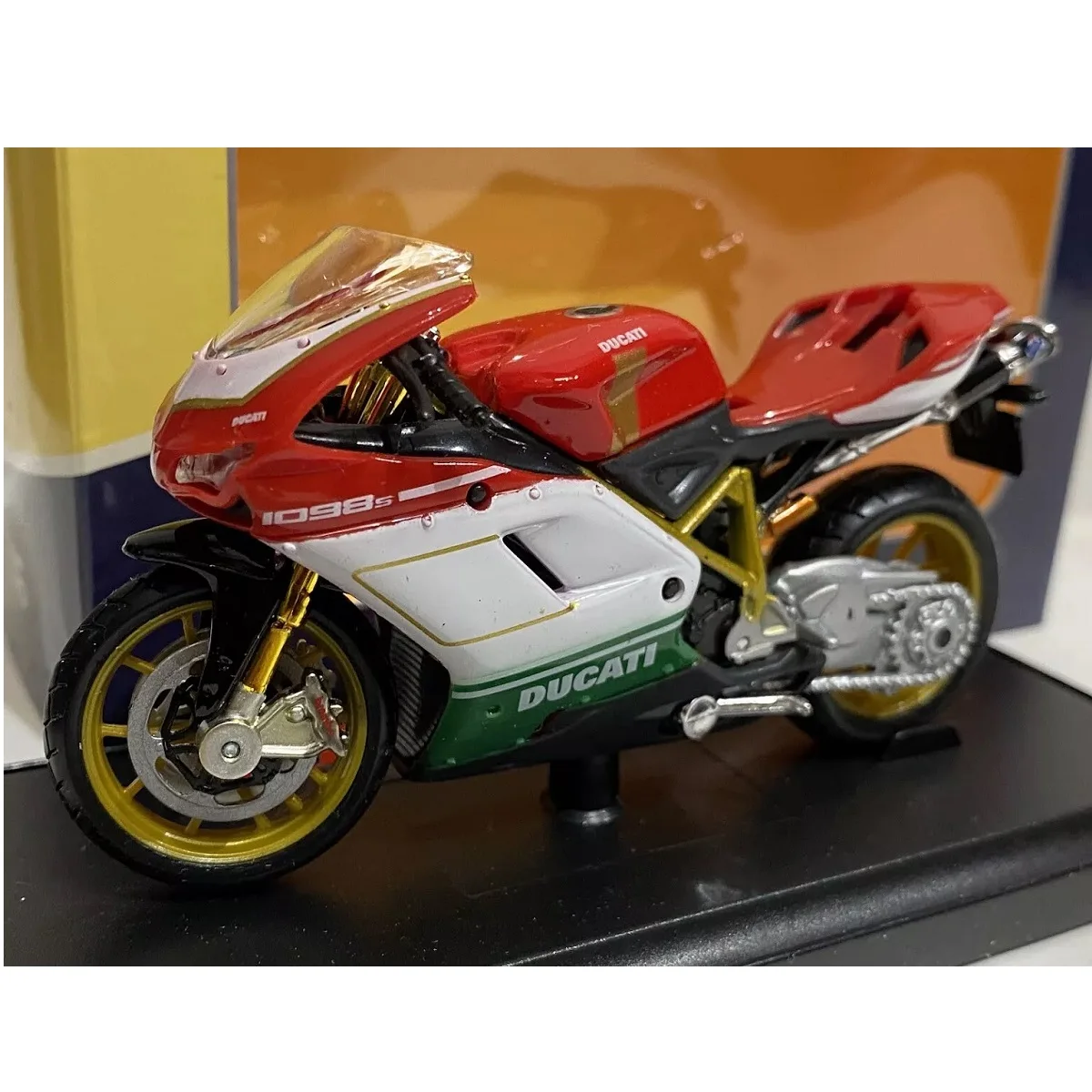 Maisto 1098 S Moto 1:18 scale Diecast miniature Legendary Bikes ...