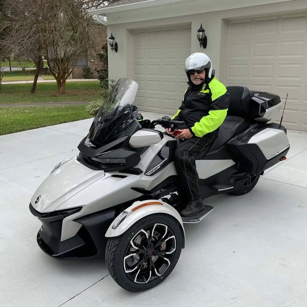 VENDEUR CONFIGURÉ AVEC AFFAIRE SÉCURITÉ POUR LA NOUVELLE F3-T Can-Am ...