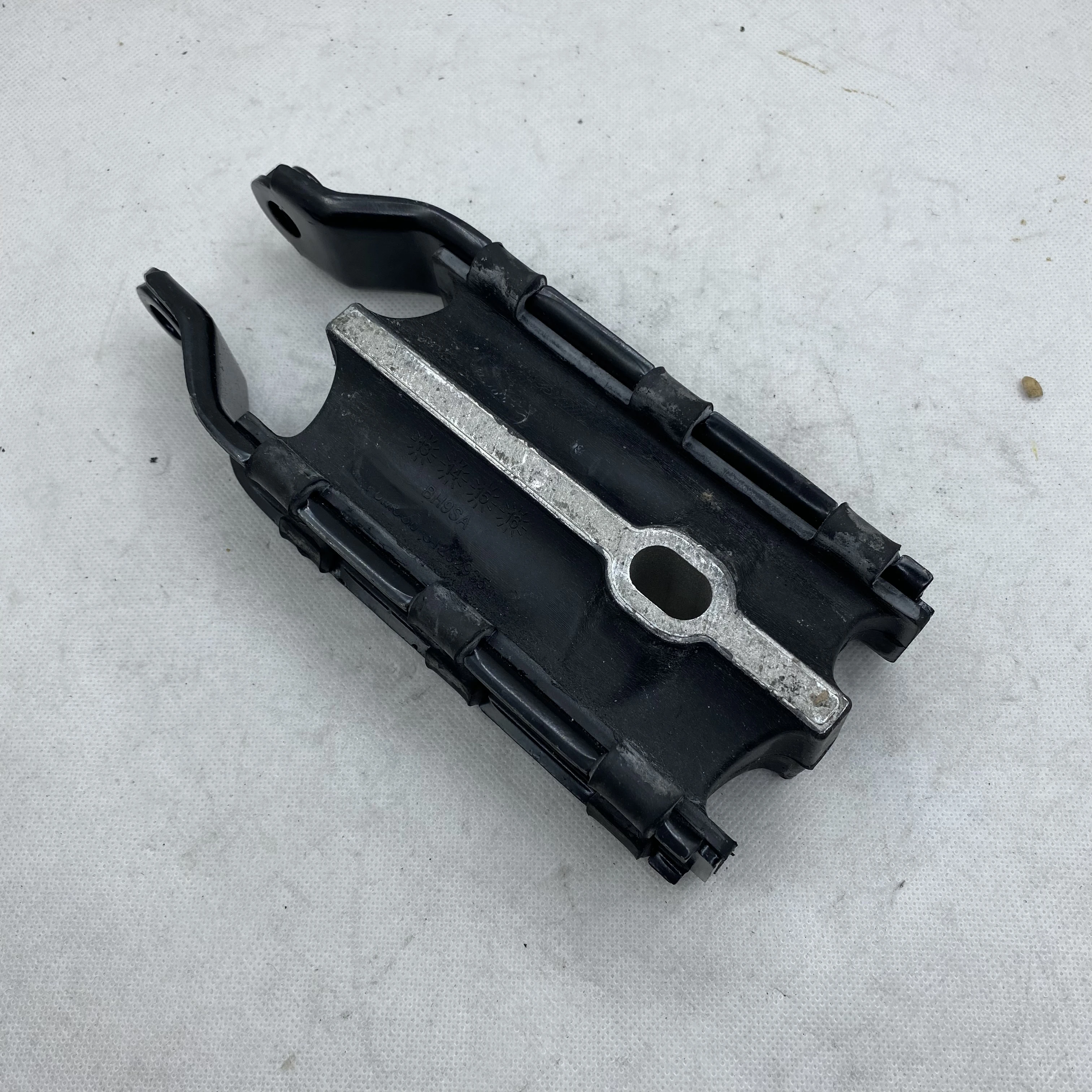 Hight-Quality-Brand-New-Parts-Auto-Engine-Mounting-for-Volvo-S60-II-S80 ...