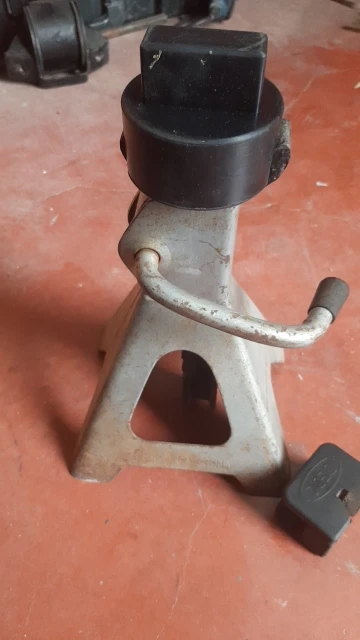 Where/how do I place jack stands? | Mercedes-Benz GLA Forum