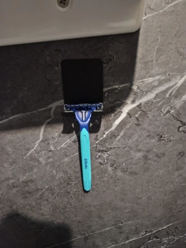 Bathroom Wall Razor Holder – Luiro