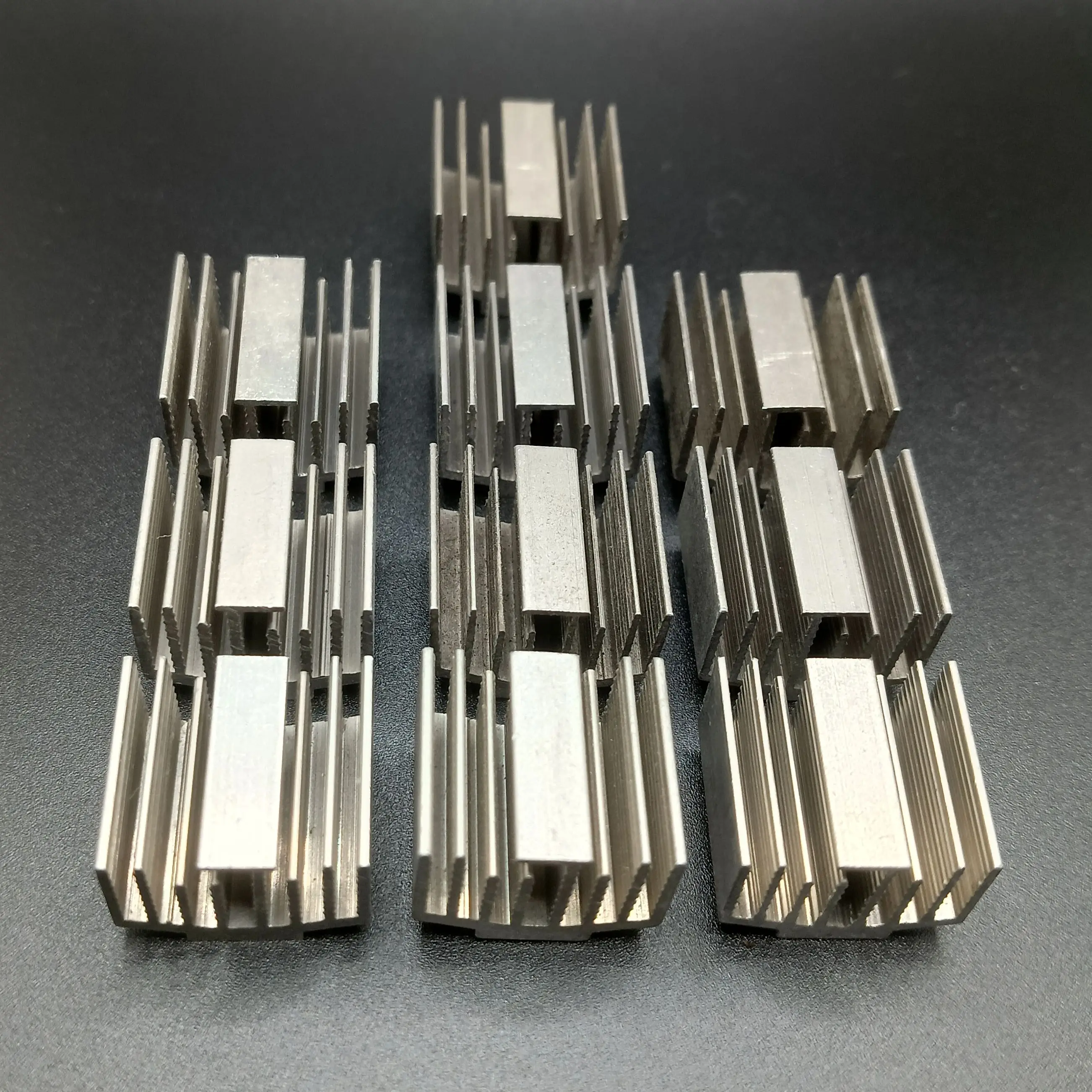 10-PCs-Aluminum-Cooling-Radiator-for-Chips-16-18-12mm-26sqm-Cm.jpg
