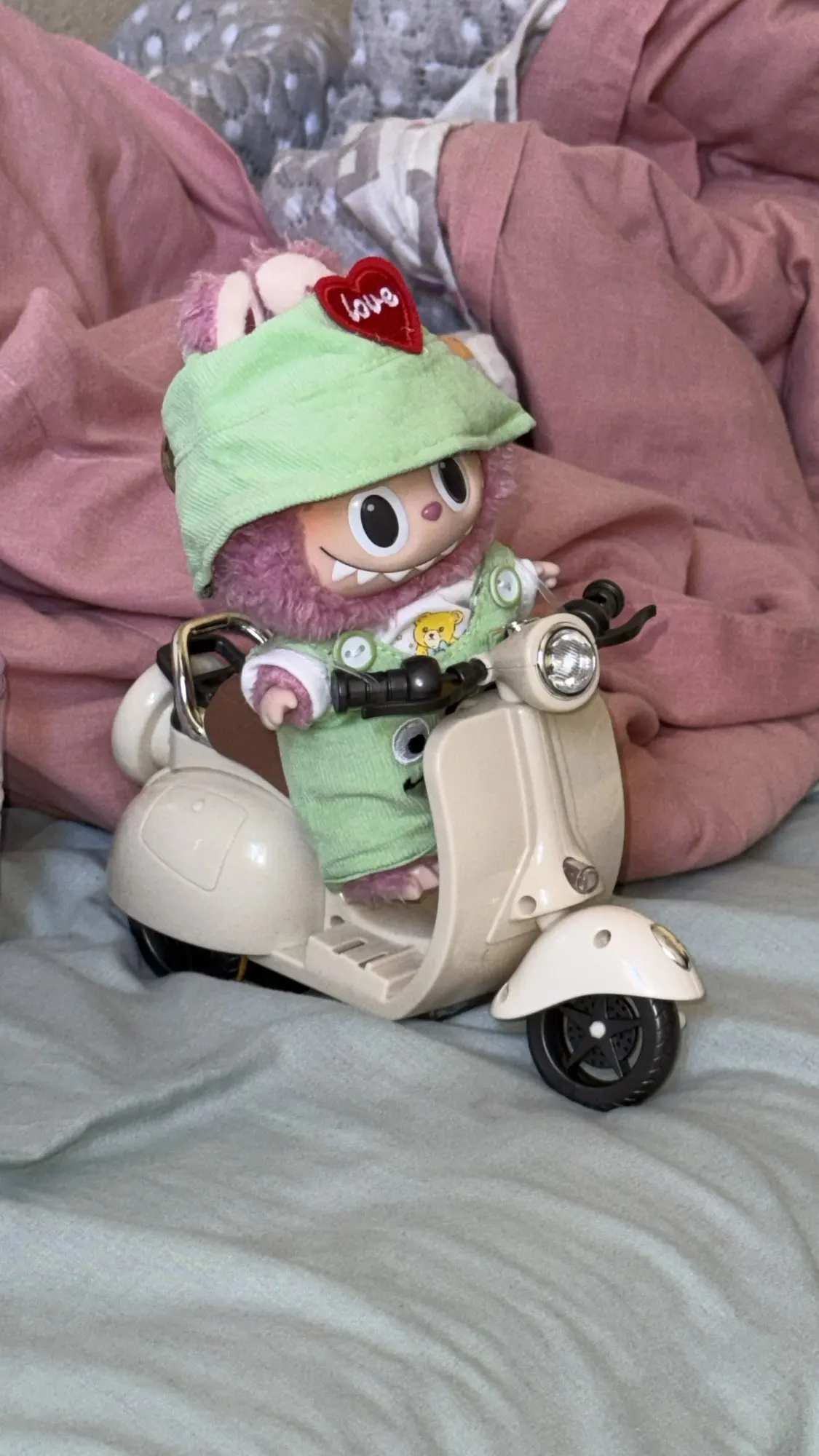 Mini Electric Vespa – Stylish Collector’s Edition – Labubu Couture