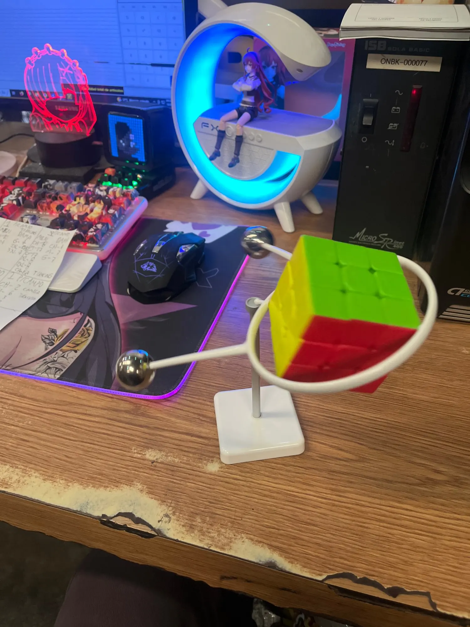 Gravity Principle Cube Stand Cubein