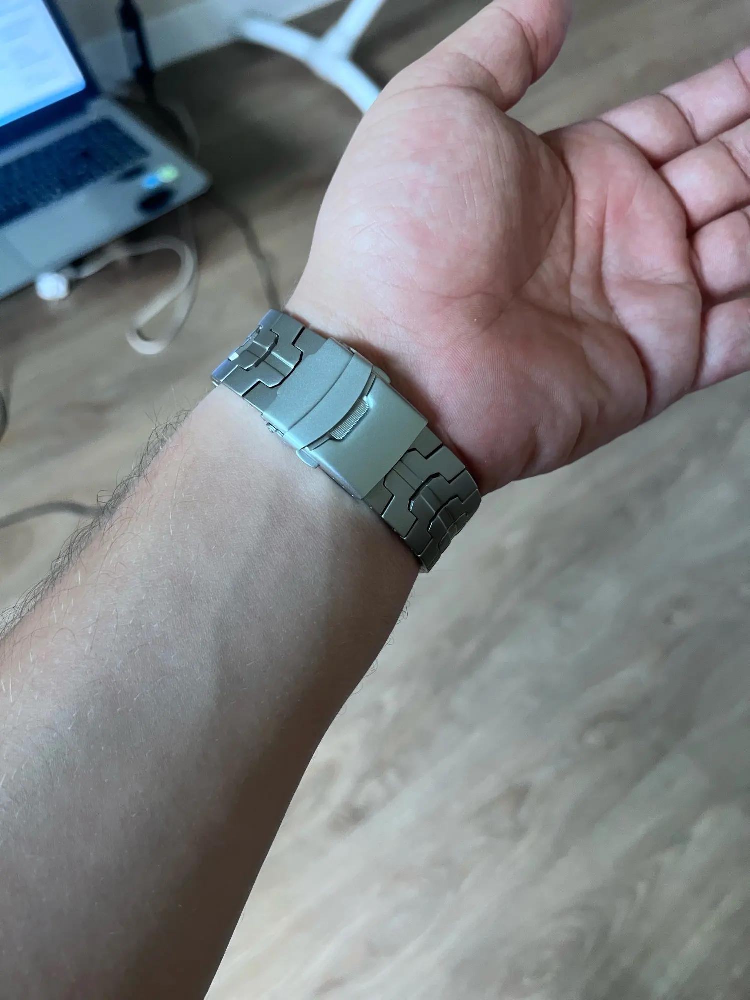 Bold Titanium Bracelet - Trendystraps – trendystraps.com