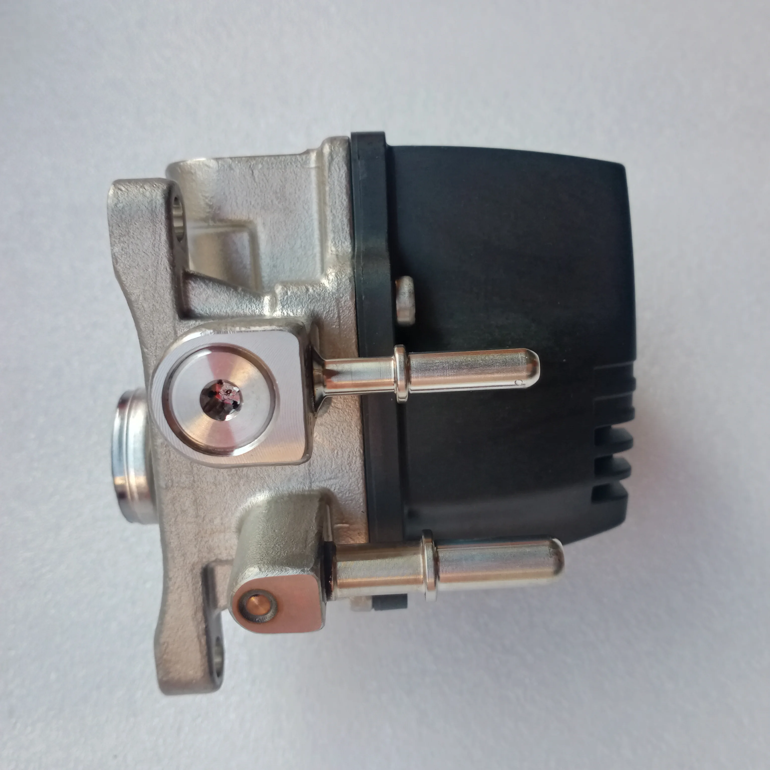 Genuine 24V 5506856 Doser Injector A061L204 A061G329 Urea Doser Pump Nozzle