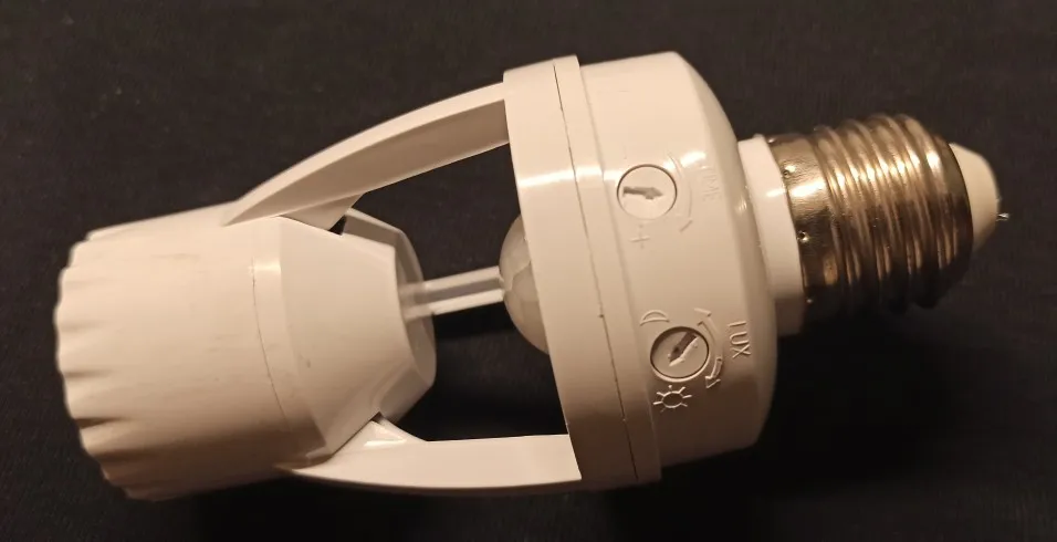 360 Rotating Motion Sensor Socket Switch Led Bulb Base - Mavigadget