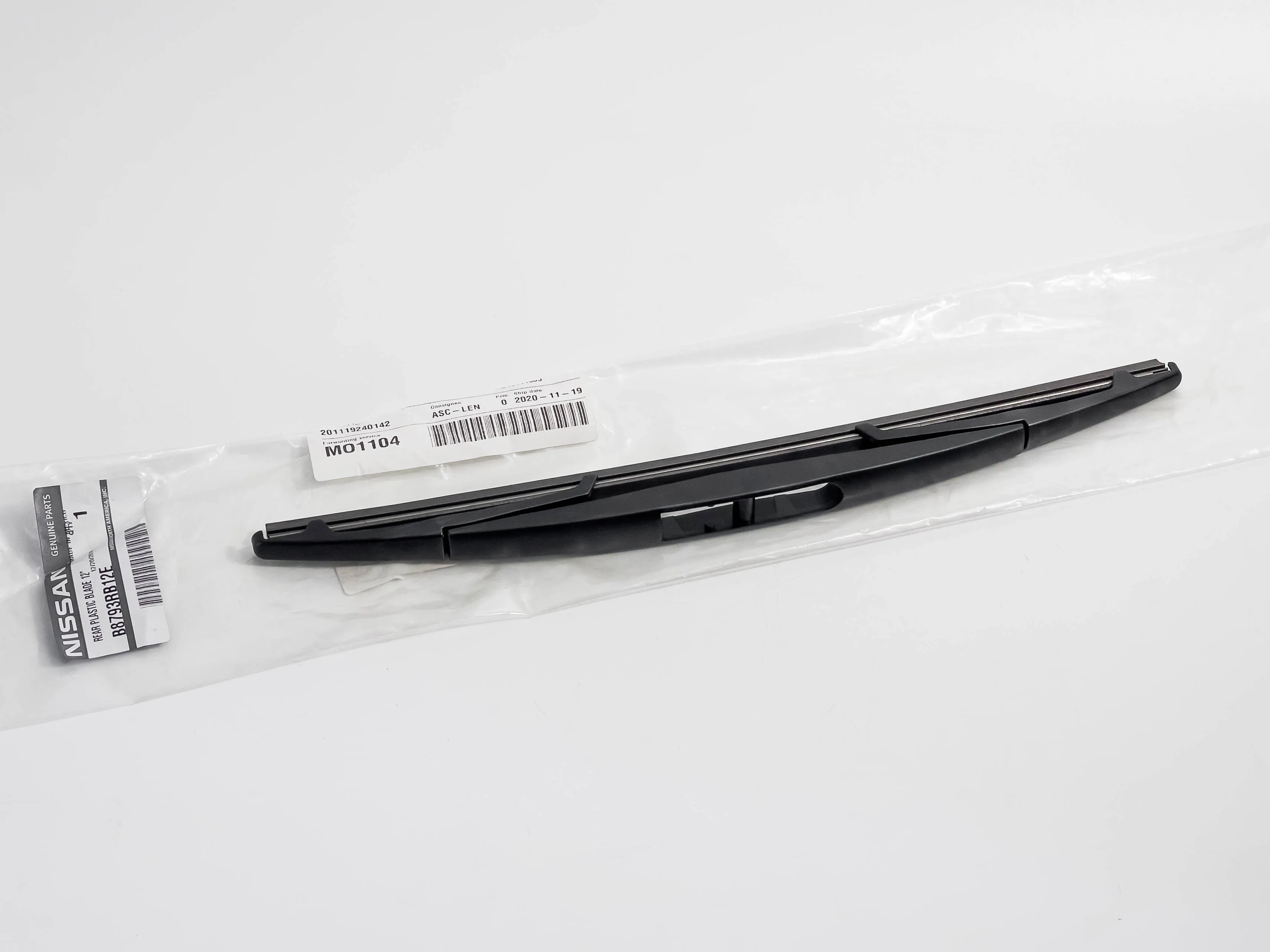 B8793rb12e-Nissan-Infiniti-wiper-blade-rear.jpg