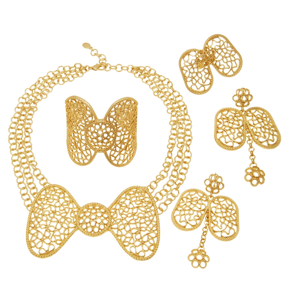 Simple Gold Jewelry Set Design