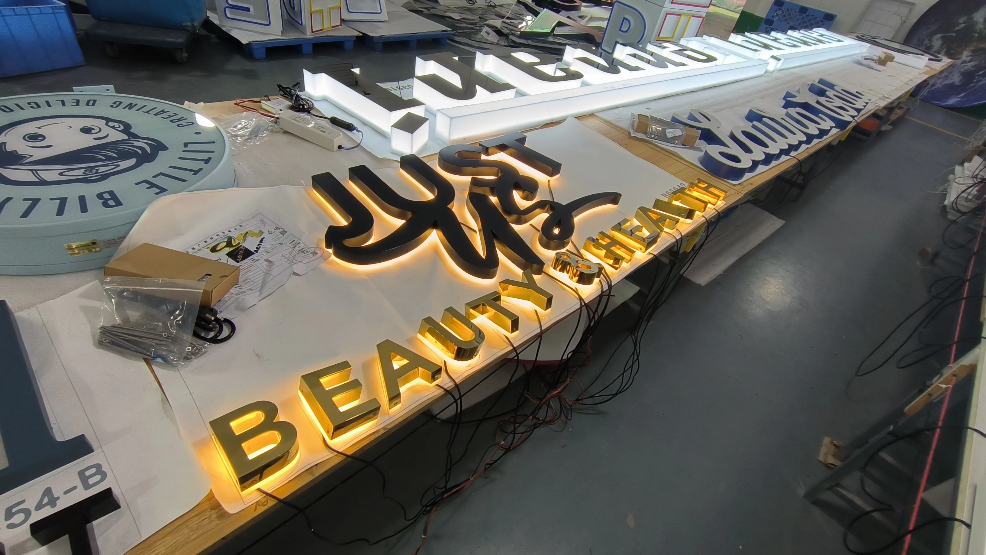 Letrero-personalizado-3D-con-letras-doradas-letrero-retroiluminado ...