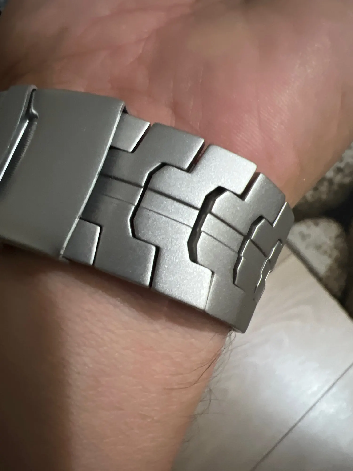 Bold Titanium Bracelet - Trendystraps – trendystraps.com