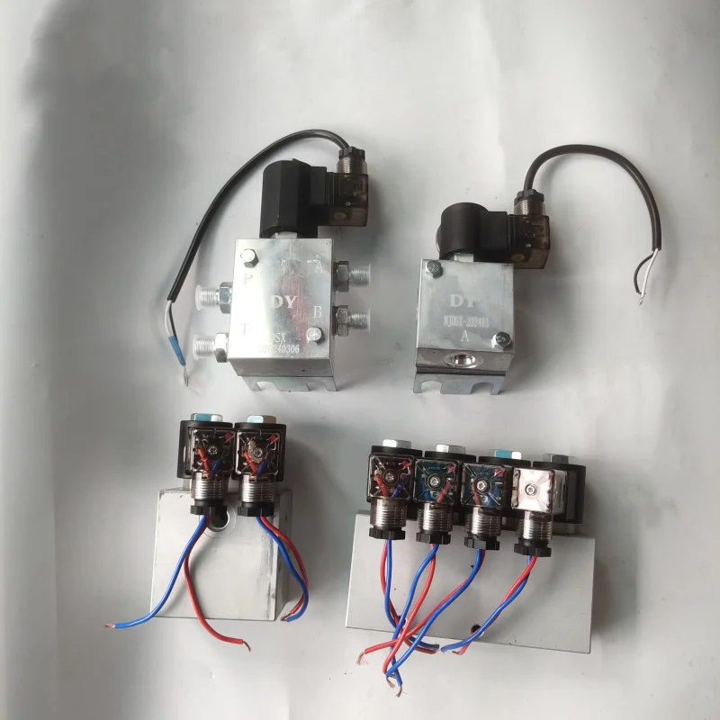 Hydraulic-solenoid-valve-of-excavator-quick-change-connector-12V-and ...