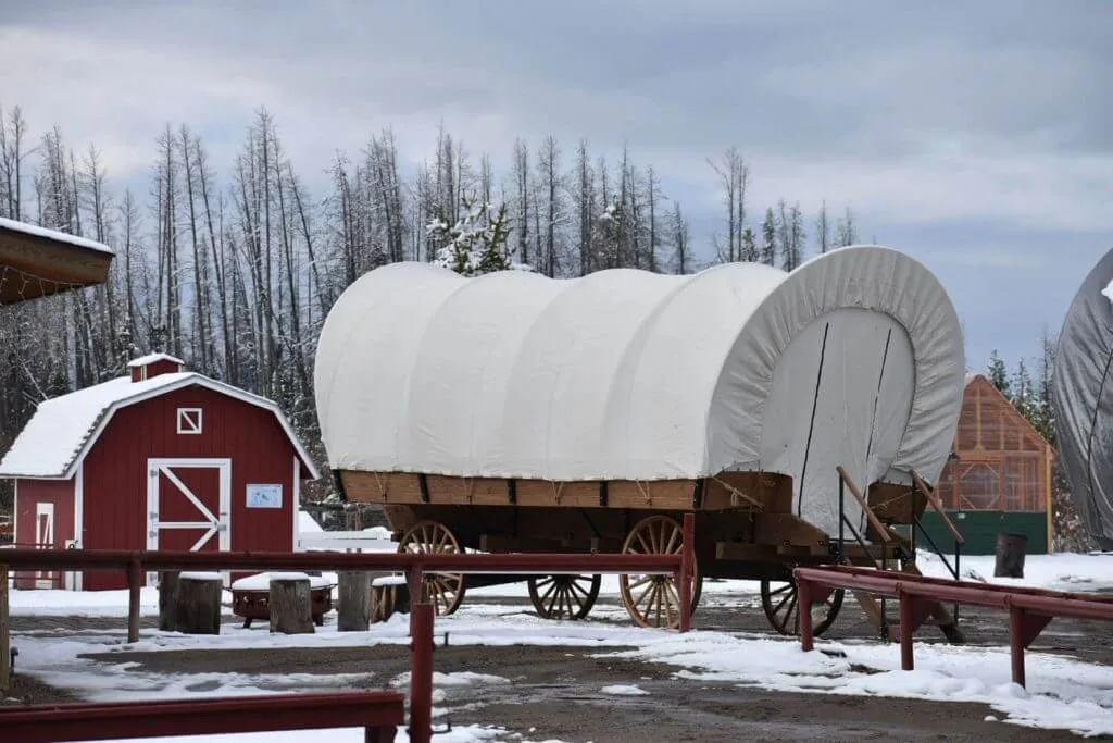 High end homestay hotel luxury wagon tent removable wagon carriage tent ...