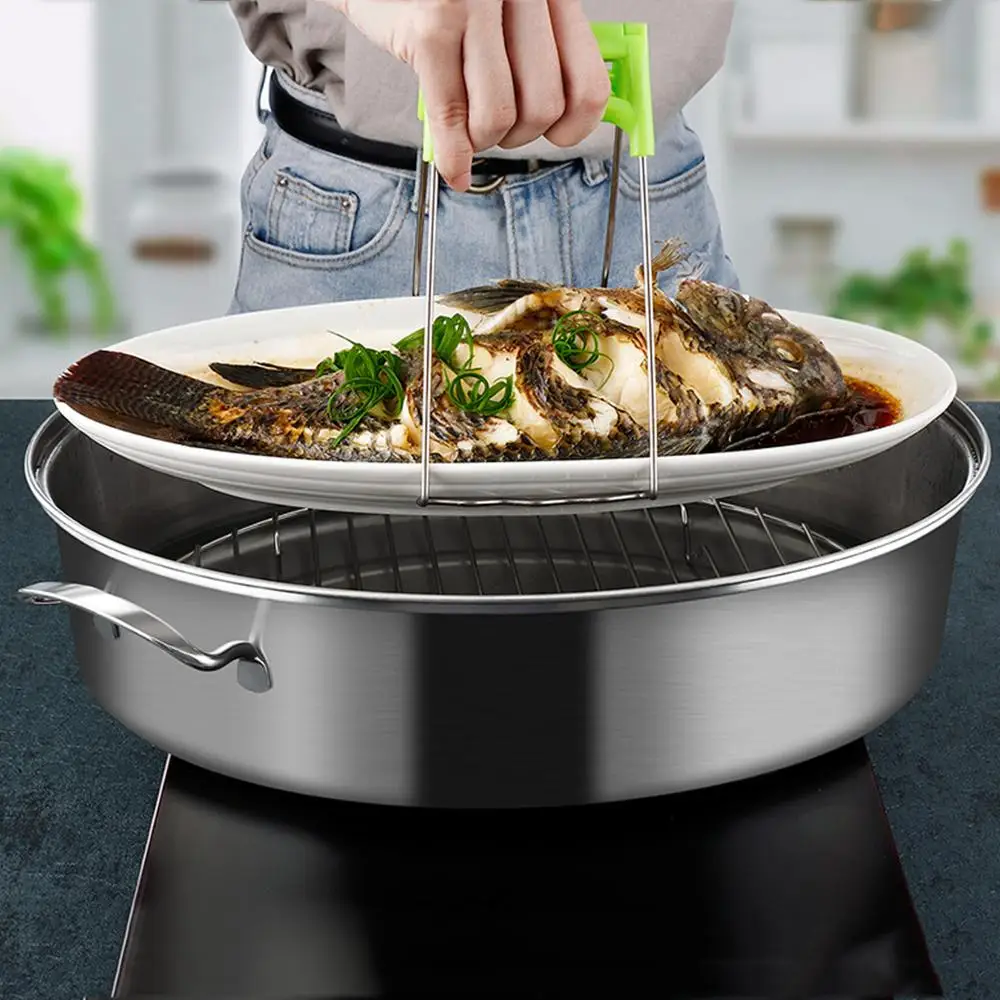 Oval Cooking Pans Display