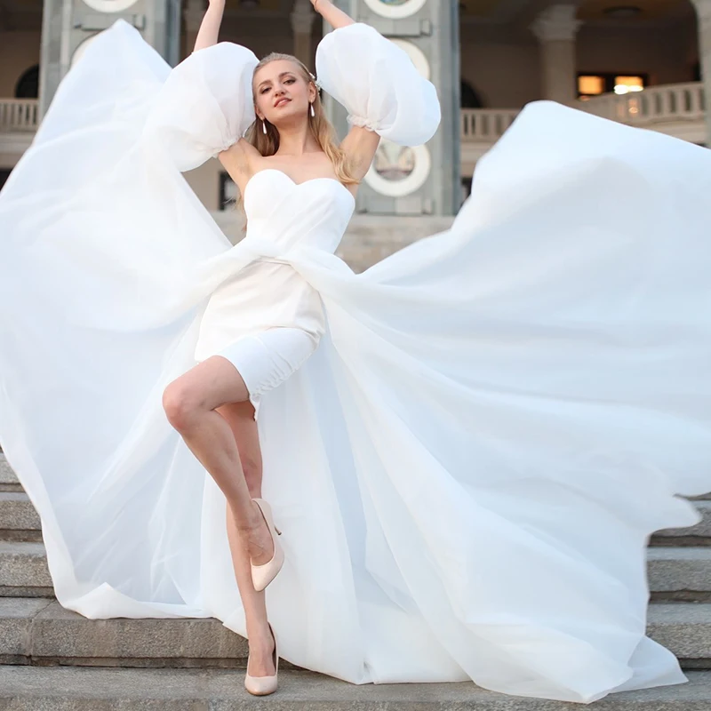 10 Of The Best Minimalist Wedding Dresses For Low Key Brides Belle ...