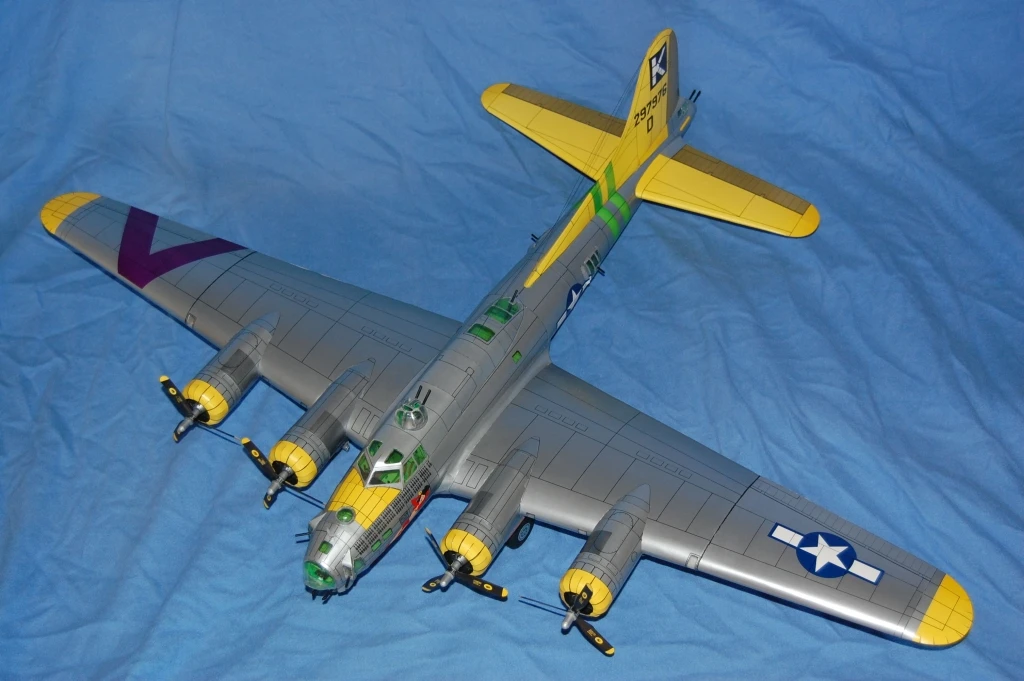 1-47-Scale-Boeing-B-17-Flying-Fortress-Heavy-bomber-Handcraft-Paper ...