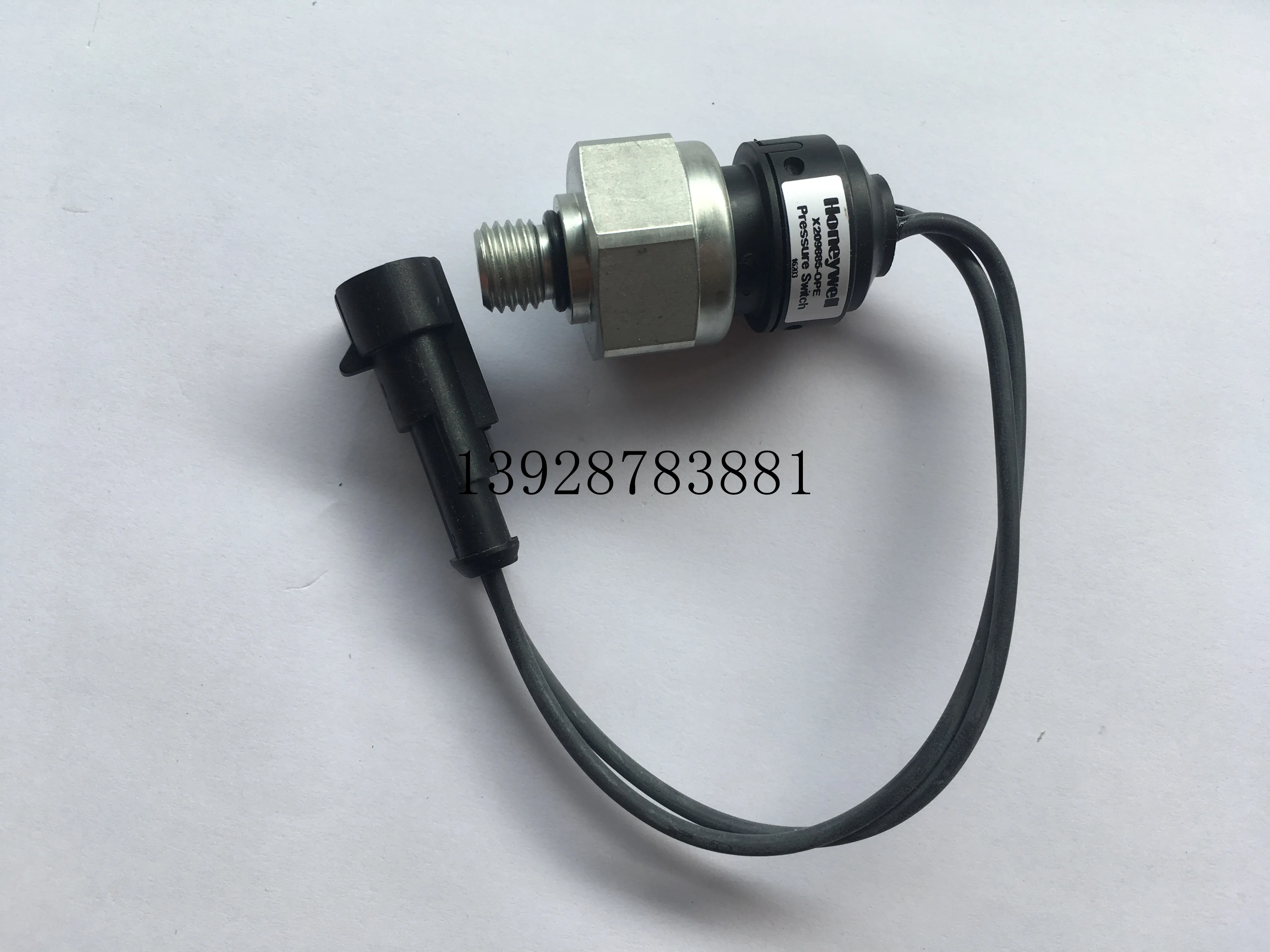 Yutong-bus-original-parking-brake-switch-signal-brake-light-switch ...