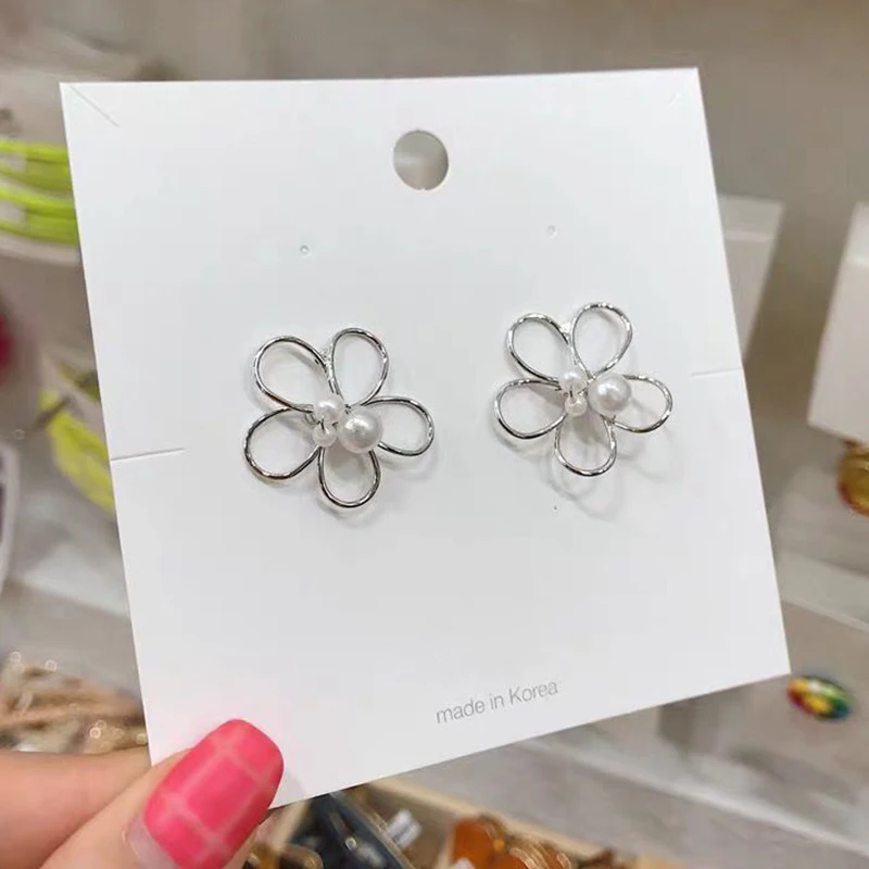 Модные корейские сережки-шпильки с металлическими цветами и ...