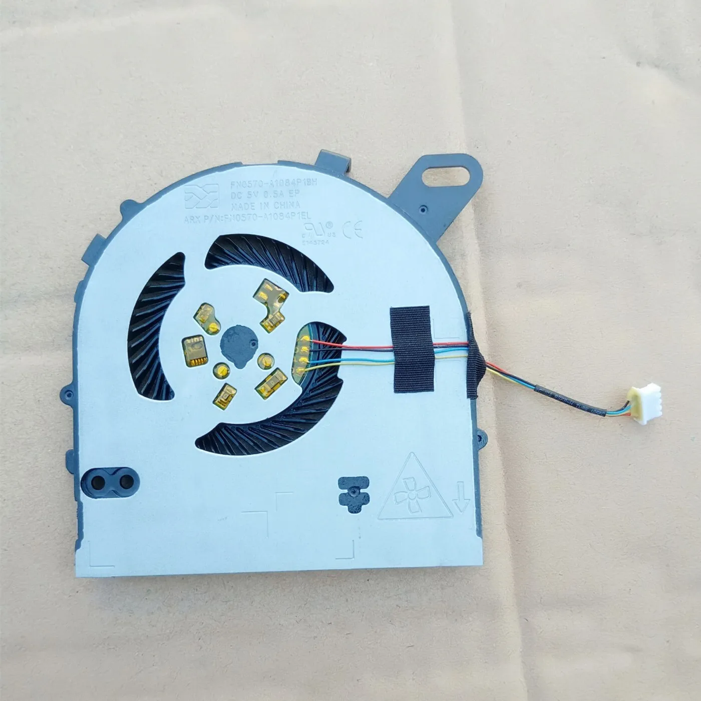 New-CPU-Cooler-Fan-For-DELL-Inspiron-7000-15-7572-7560-Vsotro-5568-5468 ...