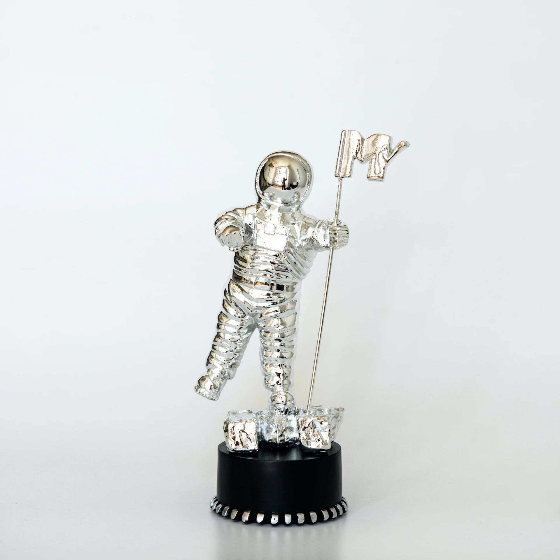 Prêmio vma 2020 mtv vídeo música prêmio 2020, prêmio mtv moonman ...