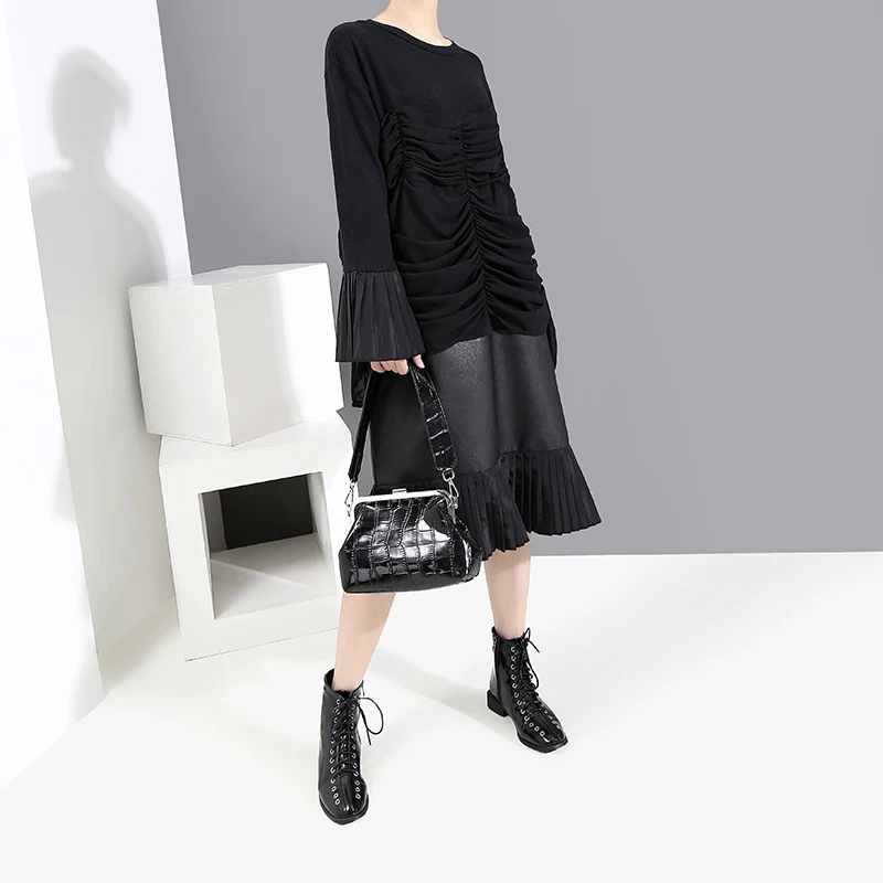 Новинка Женское зимнее черное плиссированное платье с длинными расклешенными рукавами из