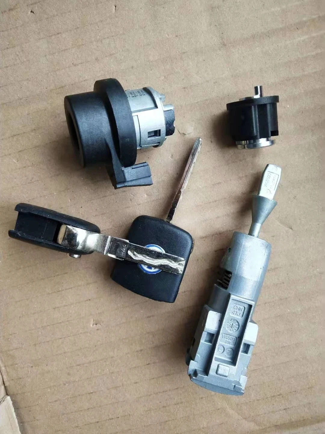 Full-Lock-For-Volkswagen-Tiguan-Door-Lock-And-Iginition-Lock.jpg