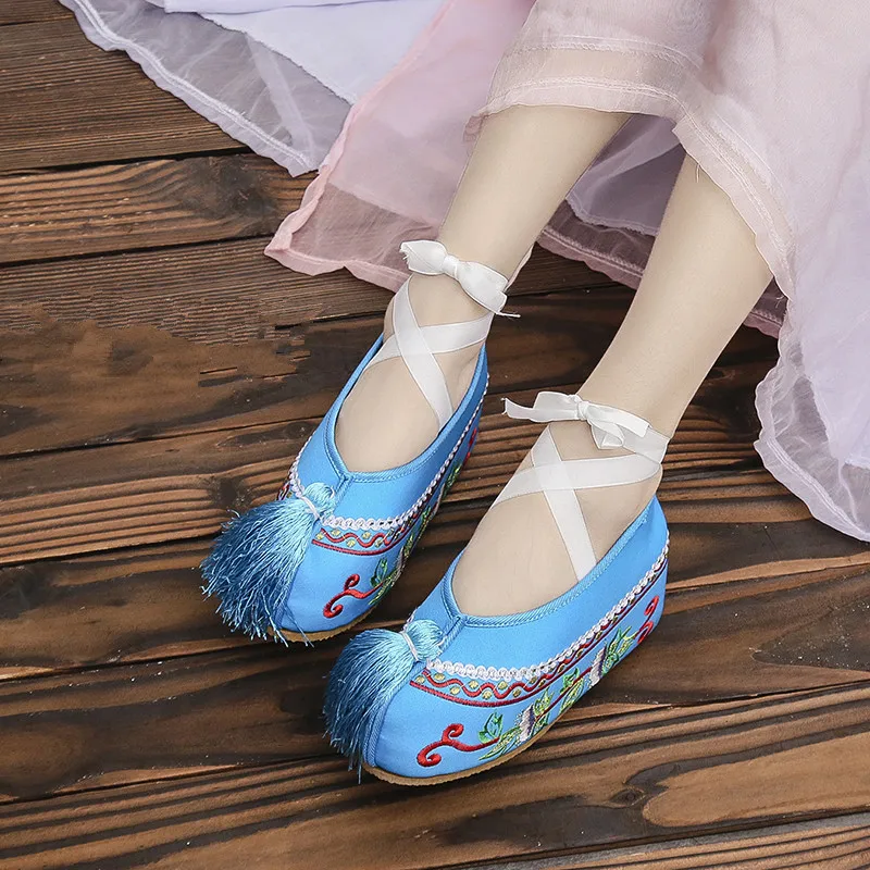 Blue Traditional Chinese Embroidered Shoes Female Hanfu Cosplay Shoes ...