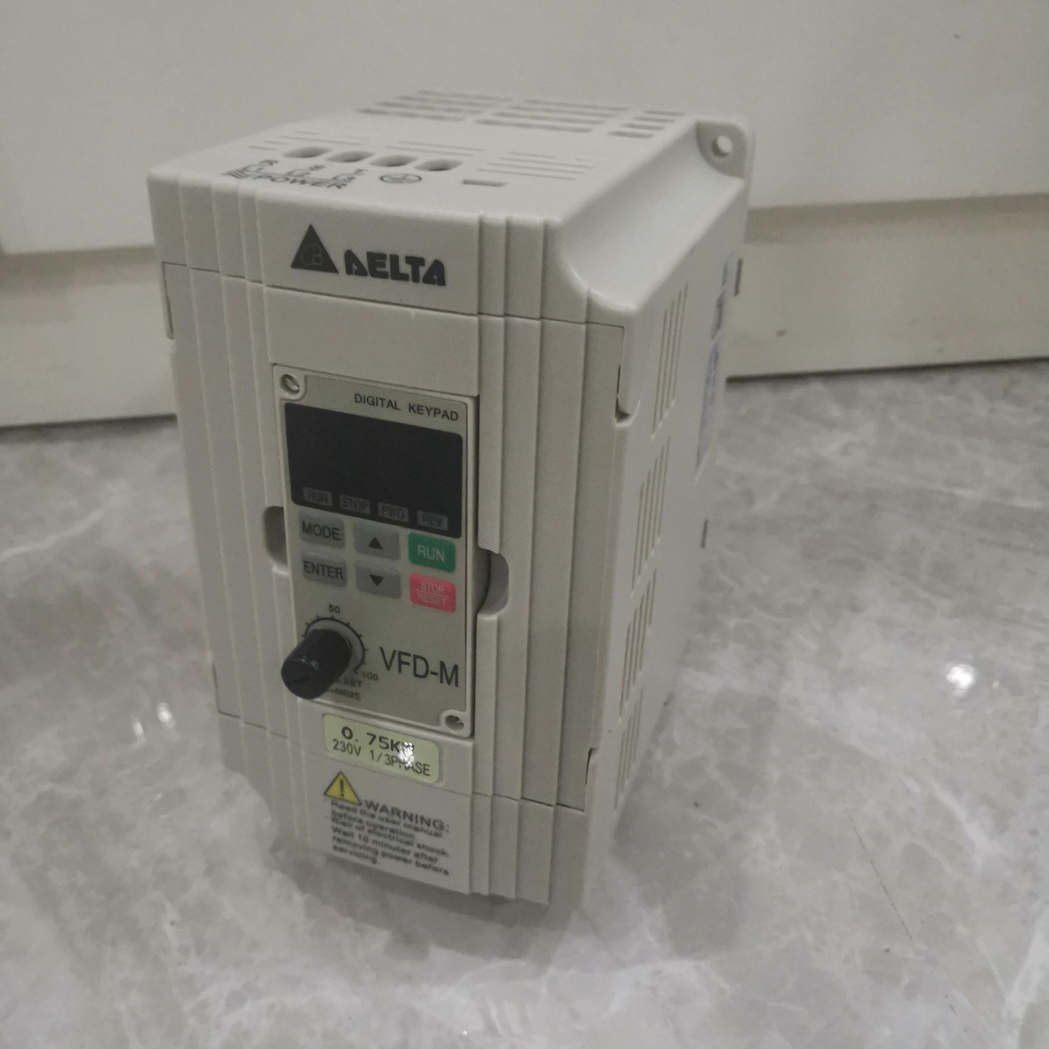 1HP-230V-Delta-VFD-M-Inverter-AC-Motor-Drive-0-75KW-400HZ-VFD007M21A.jpg