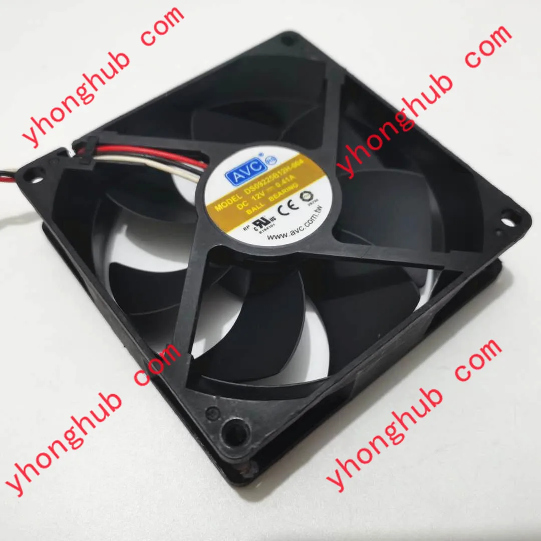 AVC-DS09225B12H-004-DC-12V-0-41A-92x92x25mm-3-Wire-Server-Cooling-Fan.jpg