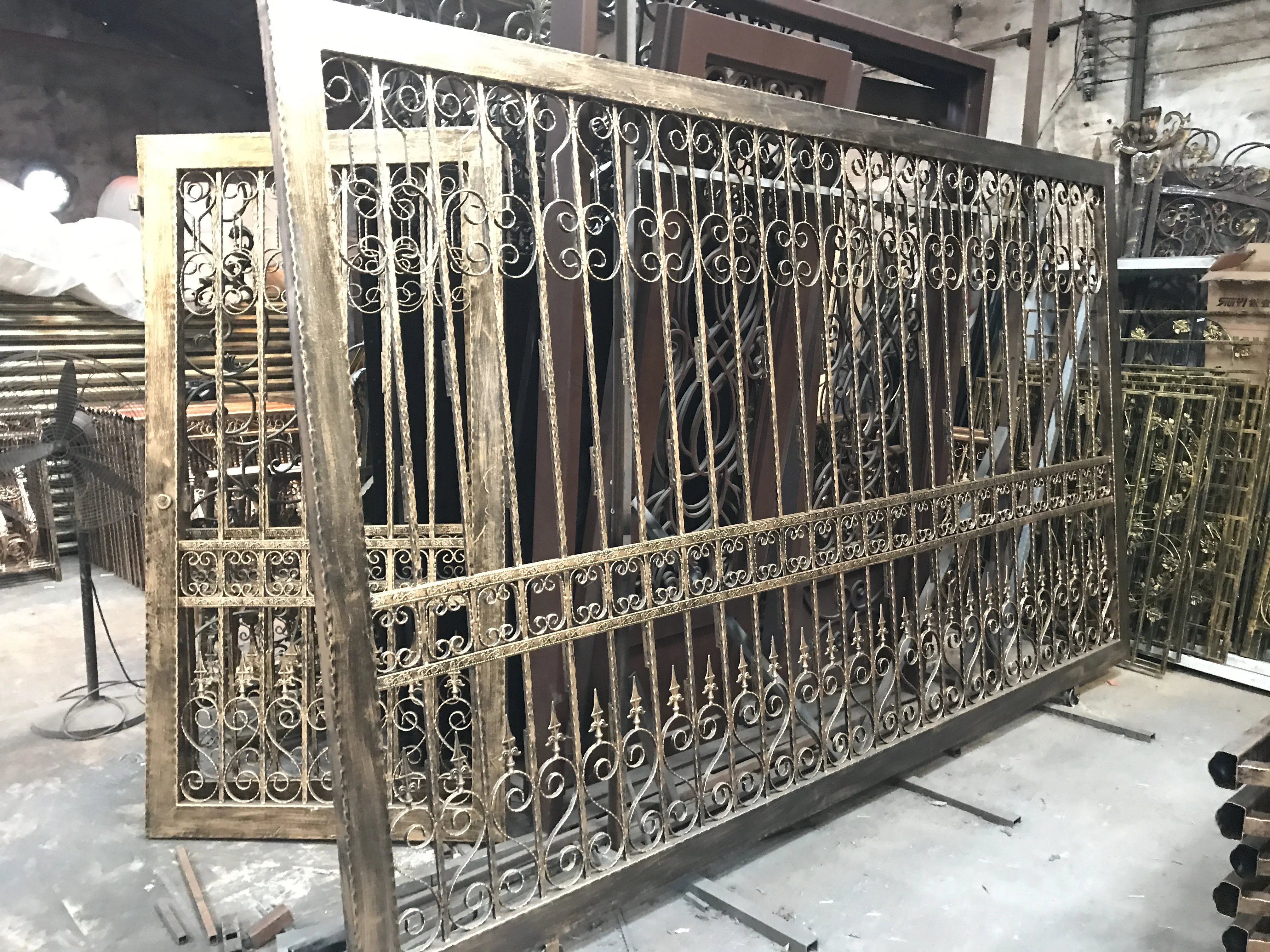 Double Metal Gate Designs