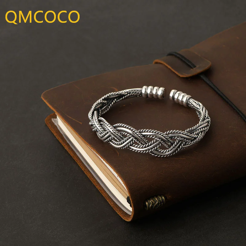 Qmcoco 실버 컬러 한국어 버전 레트로 트위스트 짠 오픈 조절 팔찌 공간 여자를위한 패션 라이트 럭셔리 핸드 쥬얼리팔찌