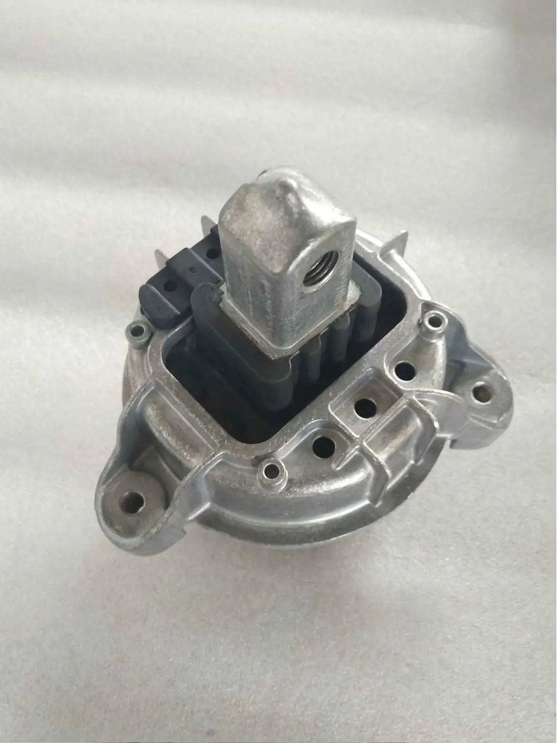 22117935149 BMW 엔진 마운트 또는 BMW 5 시리즈 F07 F10 F11 용 왼쪽 또는 오른쪽 엔진 모터 마운트 ...