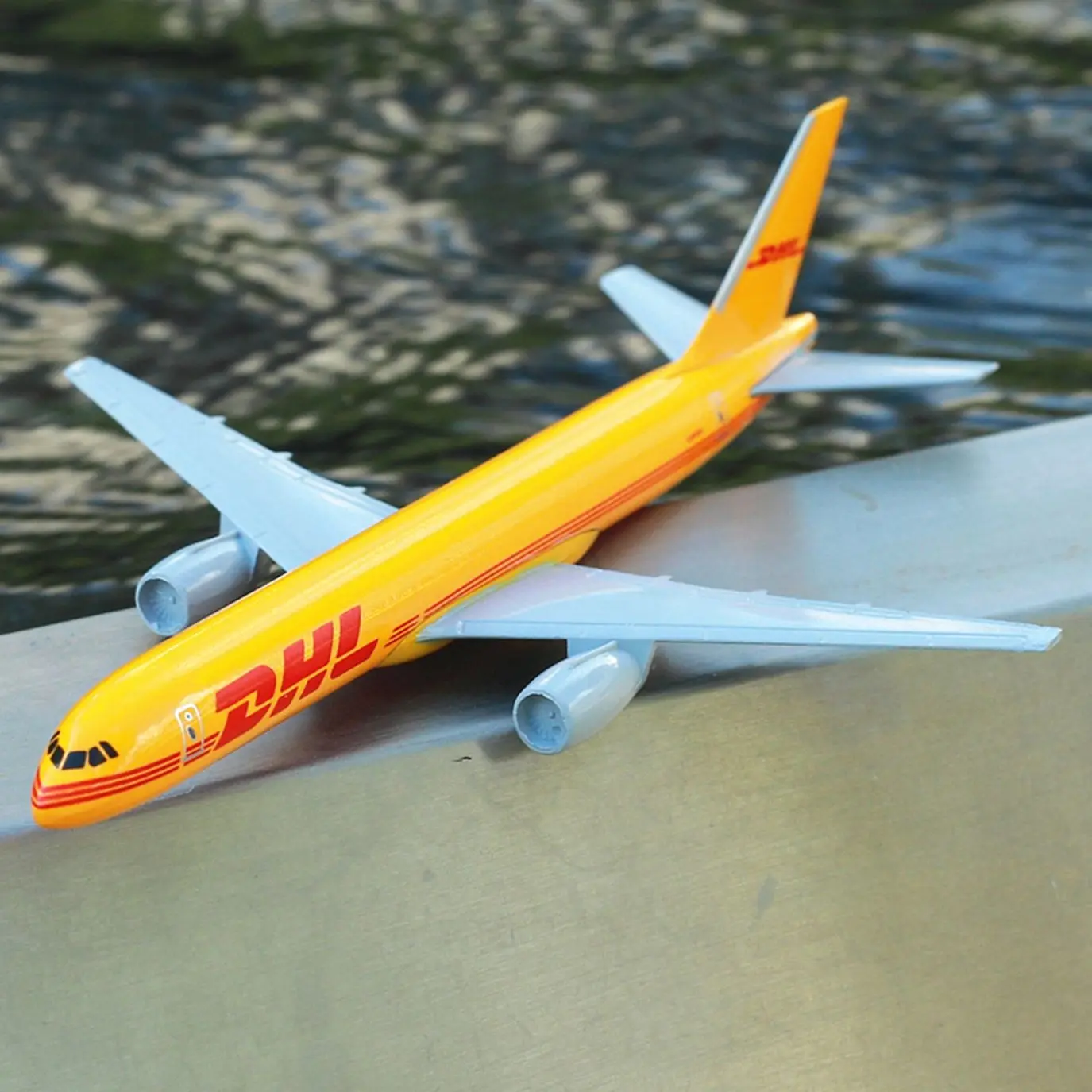 Scale-1-400-Metal-Replica-Aircraft-15cm-DHL-Cargo-Boeing-757-Diecast ...