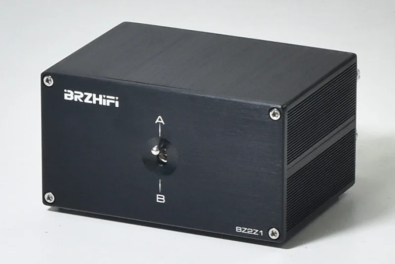 Two power amplifiers and two pairs of speakers switch, two input one ...