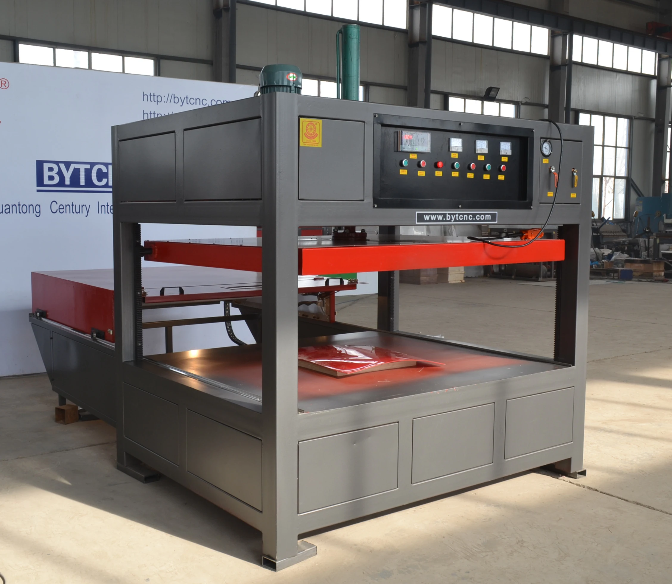 Vacuum Forming Machine Manufacturers