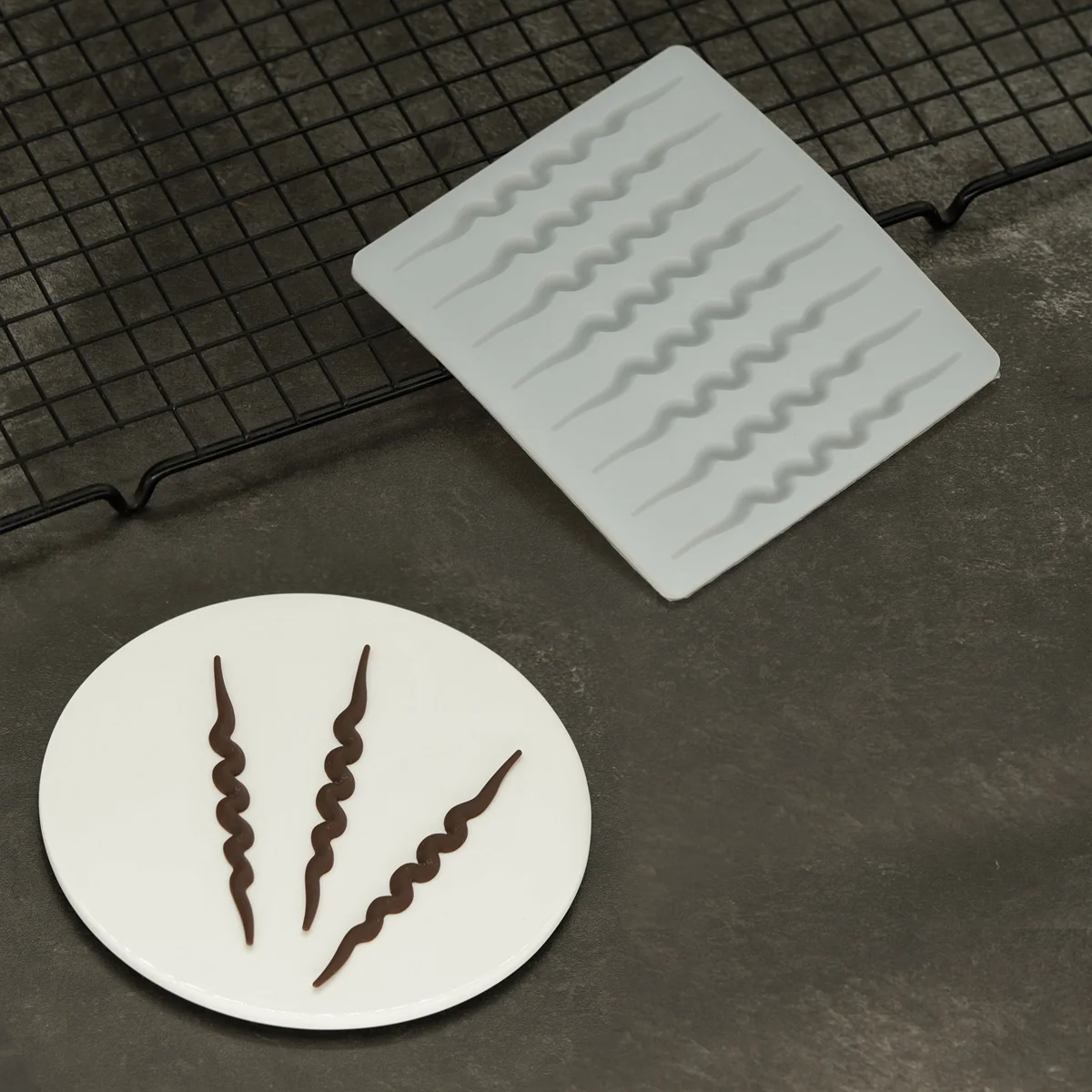 Twisted-Stripe-Shape-Chocolate-Mold-For-Cake-Decorating-Silicone-Mould ...